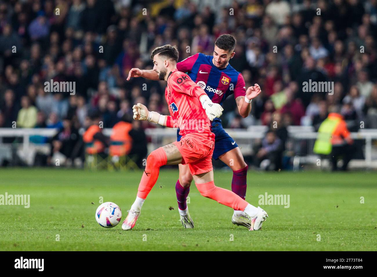 Antonio Sivera of Deportivo Alaves in action against Ferran Torres of ...