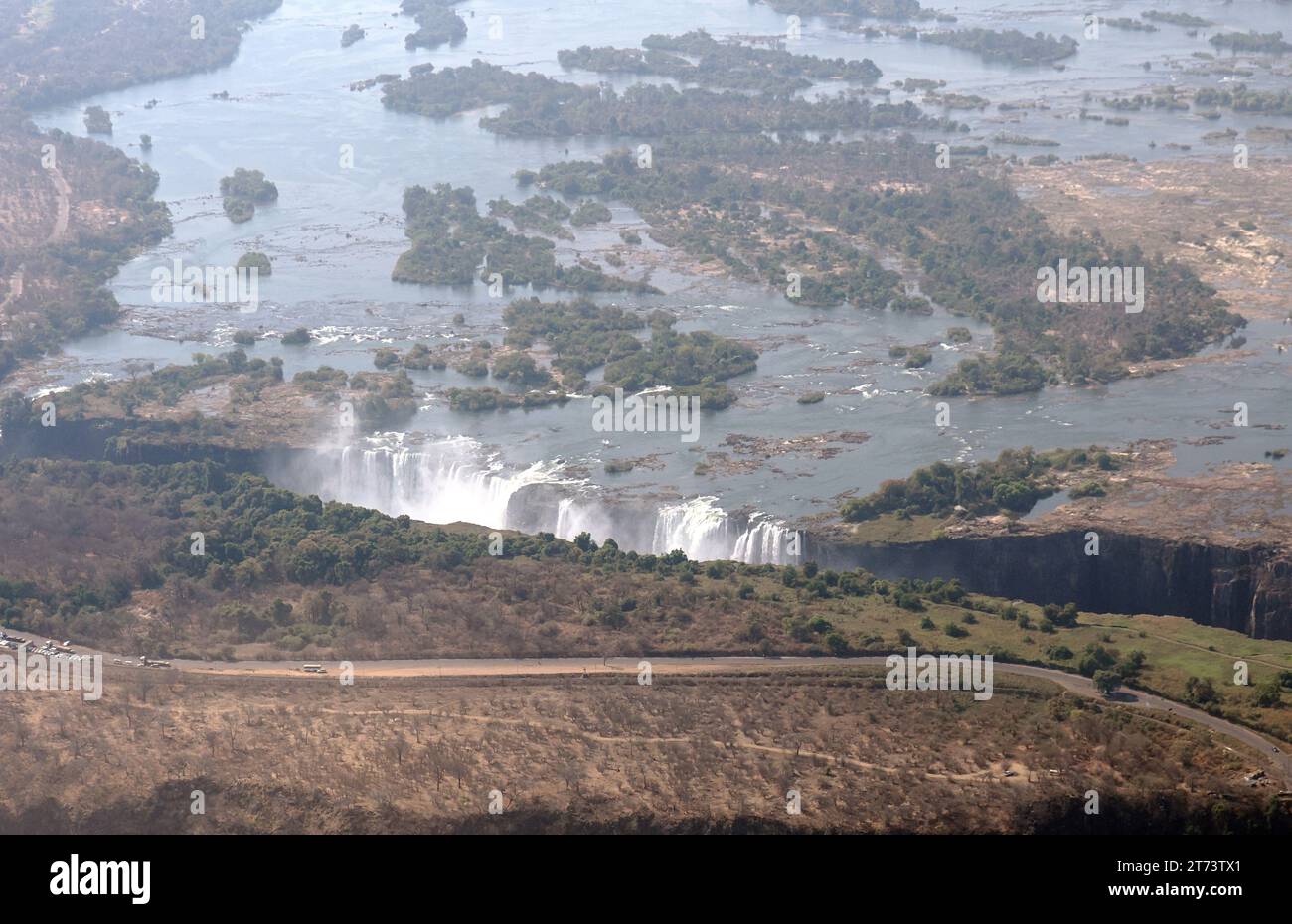 Victoria Falls, Mosi-oa-Tunya (Thundering Smoke), Zambezi River ...
