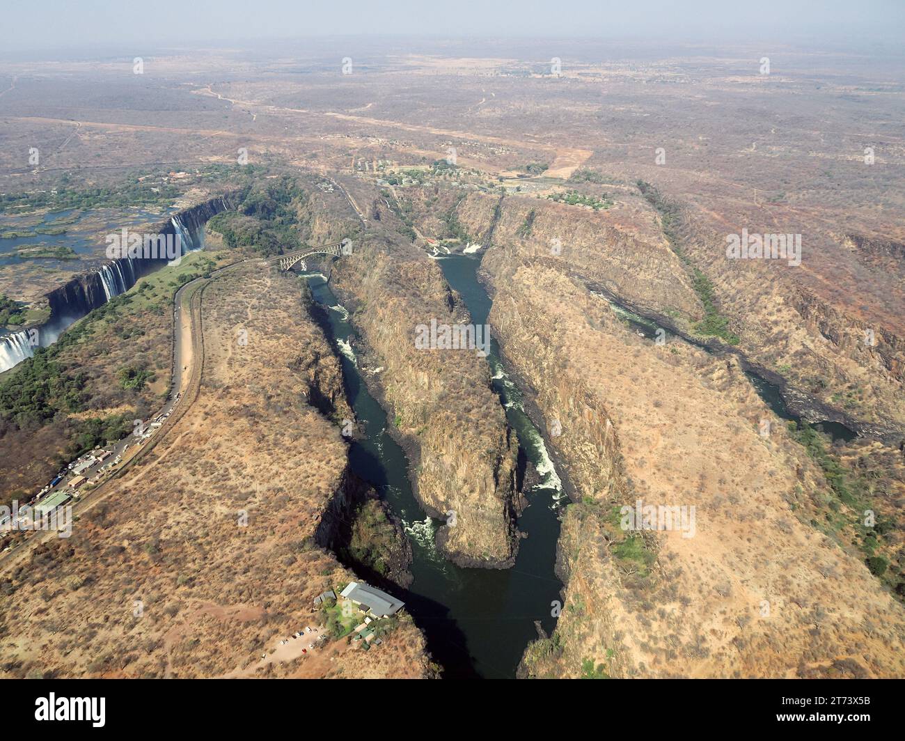 Victoria Falls, Mosi-oa-Tunya (Thundering Smoke), Zambezi River ...