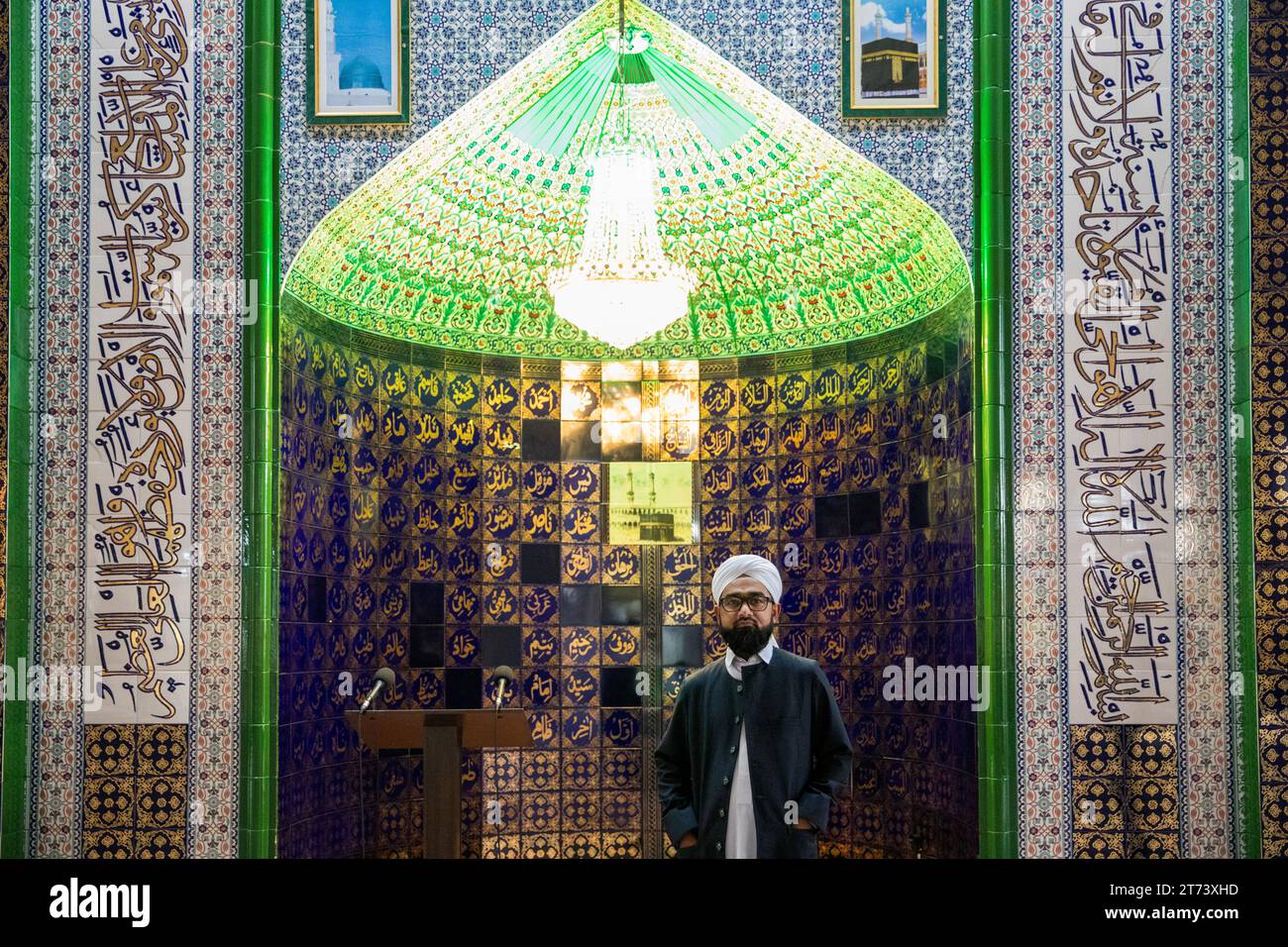 Mufti Mohammed Patel of Islamic Central Mosque, Leicester Stock Photo ...