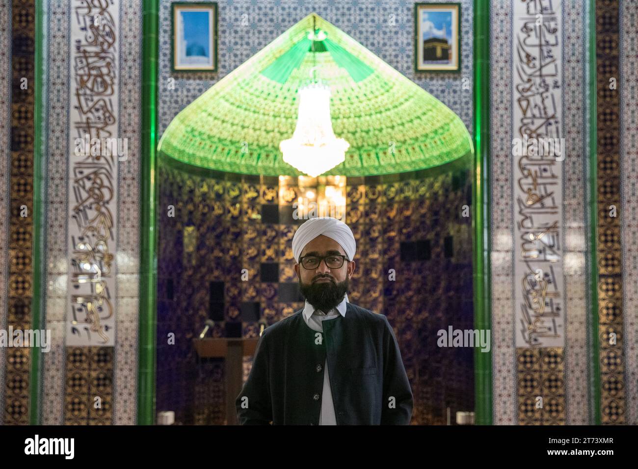Mufti Mohammed Patel of Islamic Central Mosque, Leicester Stock Photo ...
