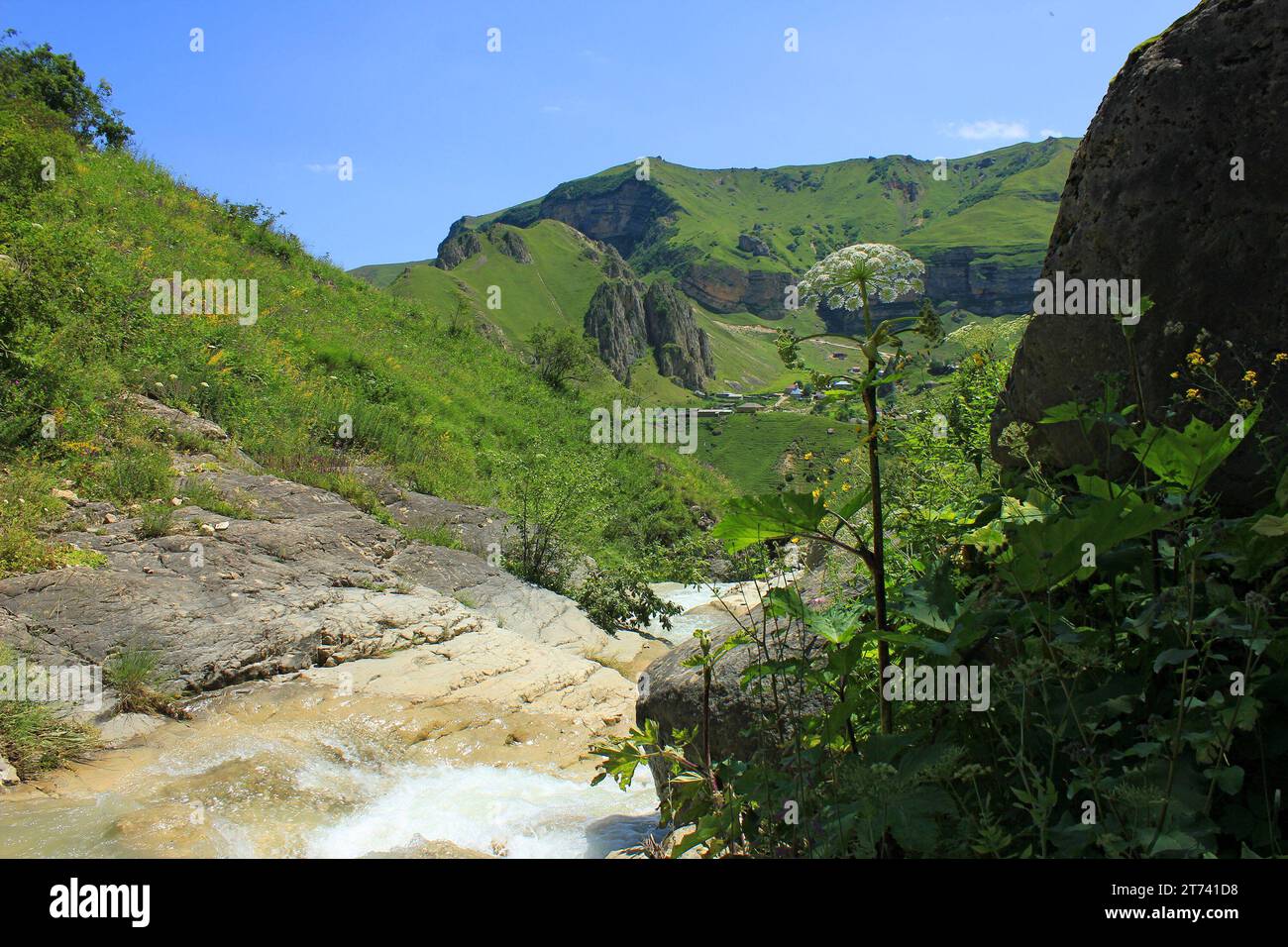 Waterfall clear view hi-res stock photography and images - Alamy