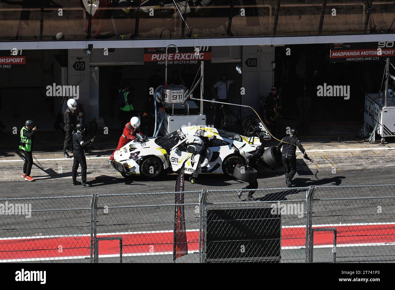 Pit stops in the Pit Lane at Festival of Speed (Festival de Velocidad ...
