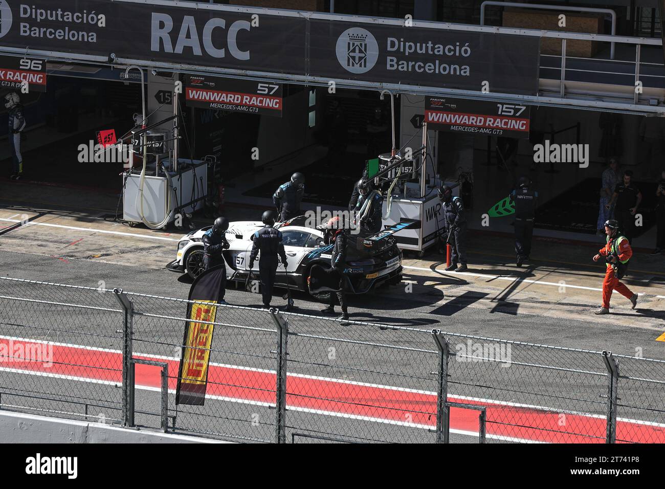 Pit stops in the Pit Lane at Festival of Speed (Festival de Velocidad ...