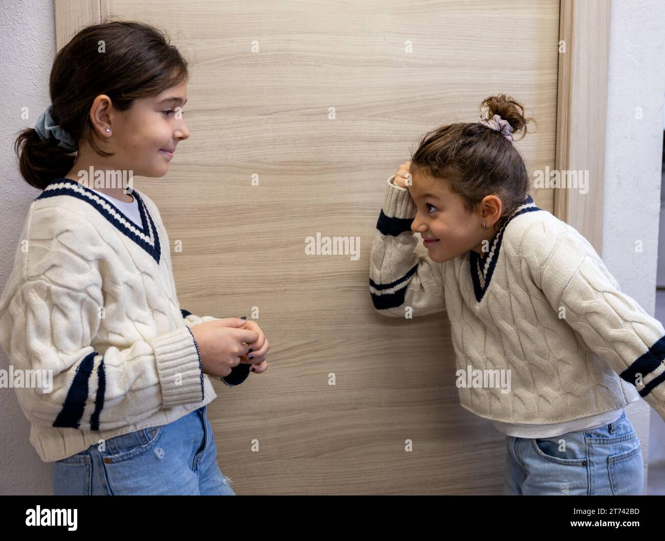 Pretty preteen girls hi-res stock photography and images - Alamy