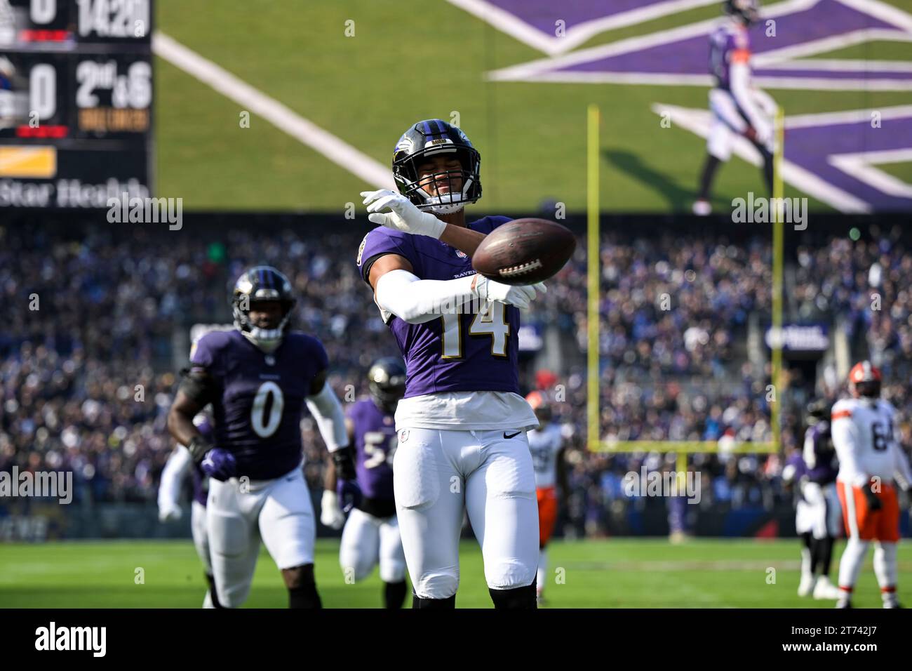 Baltimore Ravens safety Kyle Hamilton (14) celebrates his interception ...