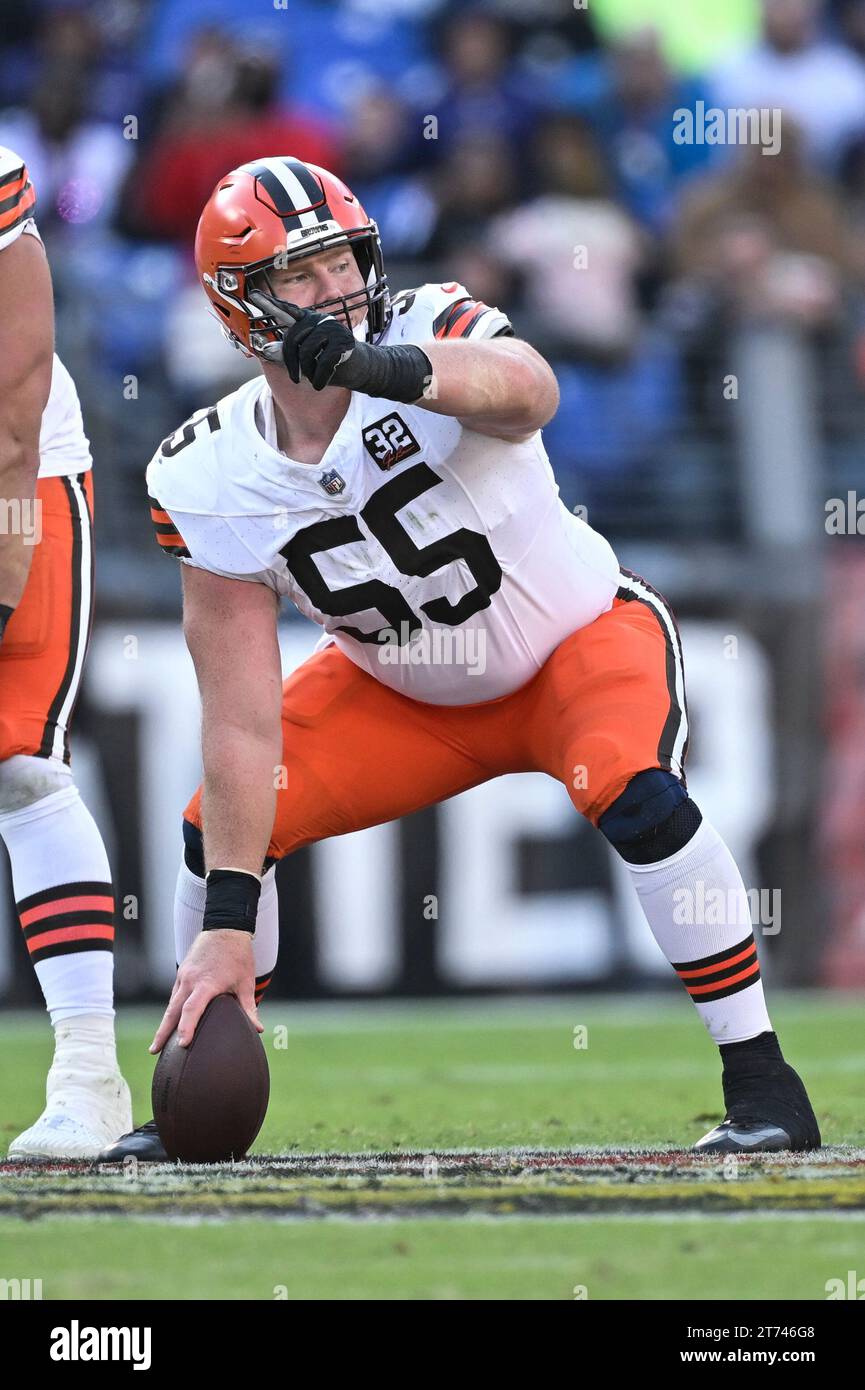 Cleveland Browns center Ethan Pocic (55) gets in position during the ...