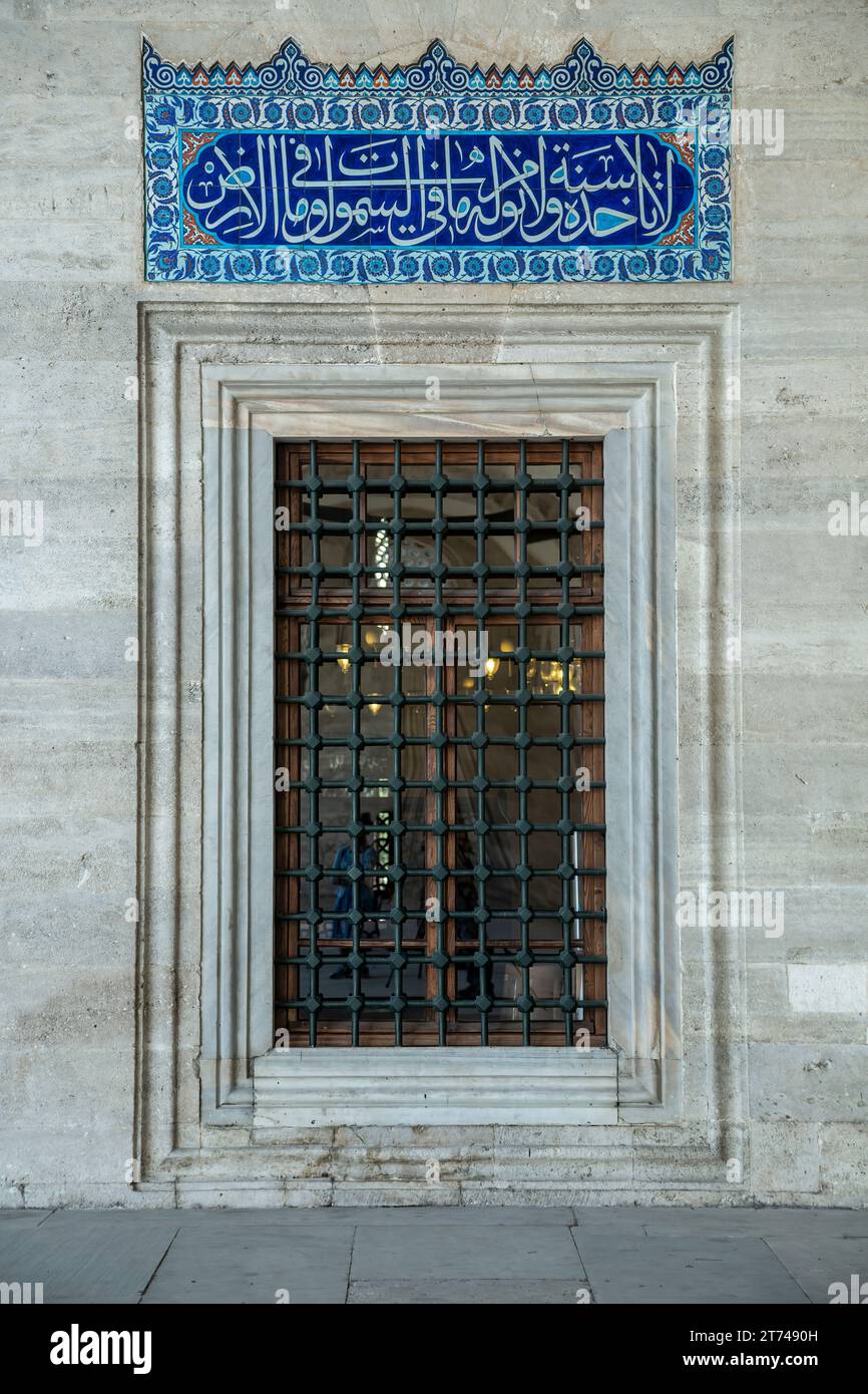 Blue mosque istanbul tiles hi-res stock photography and images - Alamy