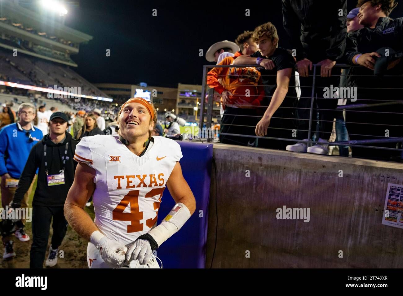FORT WORTH, TX - NOVEMBER 11: Texas Longhorns linebacker Jett Bush (43 ...
