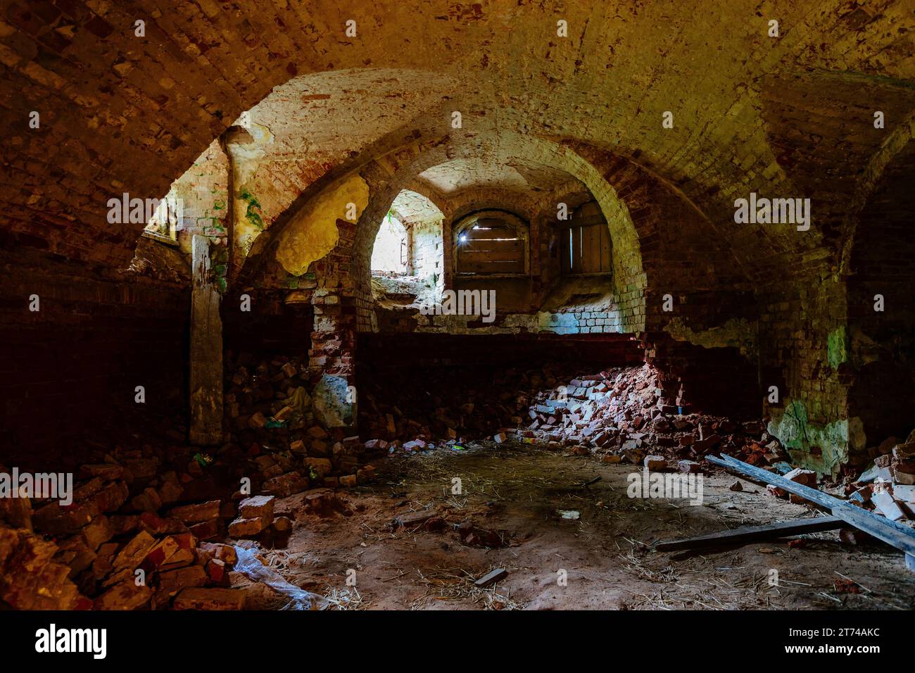 Vaulted red brick dungeon under old mansion Stock Photo - Alamy