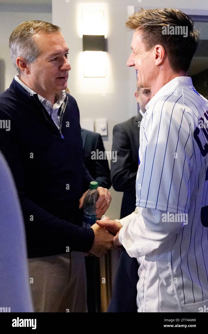 Chicago Cubs baseball team owner Thomas S. Ricketts, left, shakes hands ...