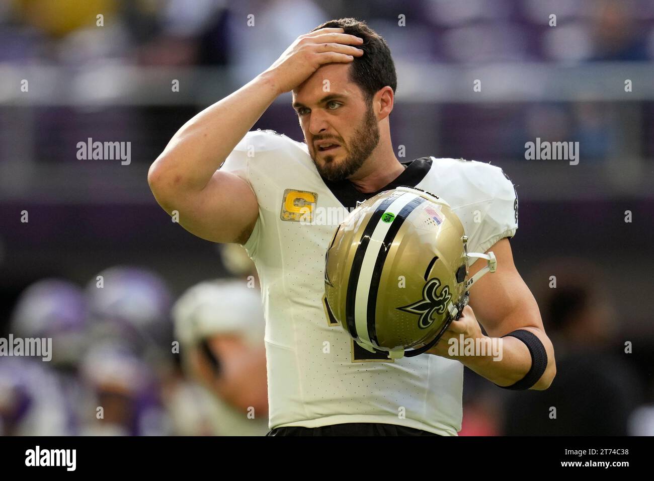 New Orleans Saints quarterback Derek Carr (4) stands on the field ...