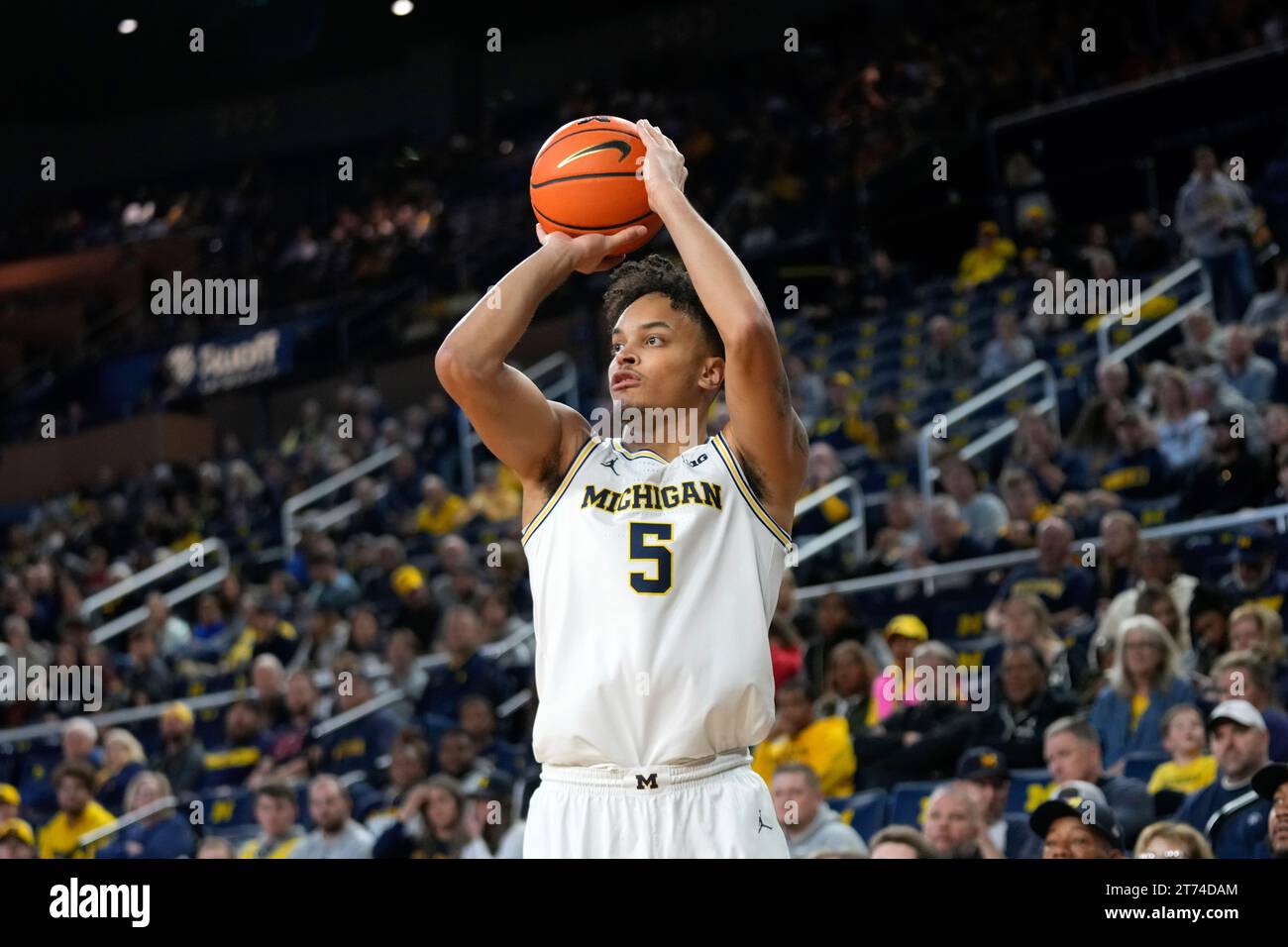 Michigan forward Terrance Williams II (5) shoots against Youngstown ...