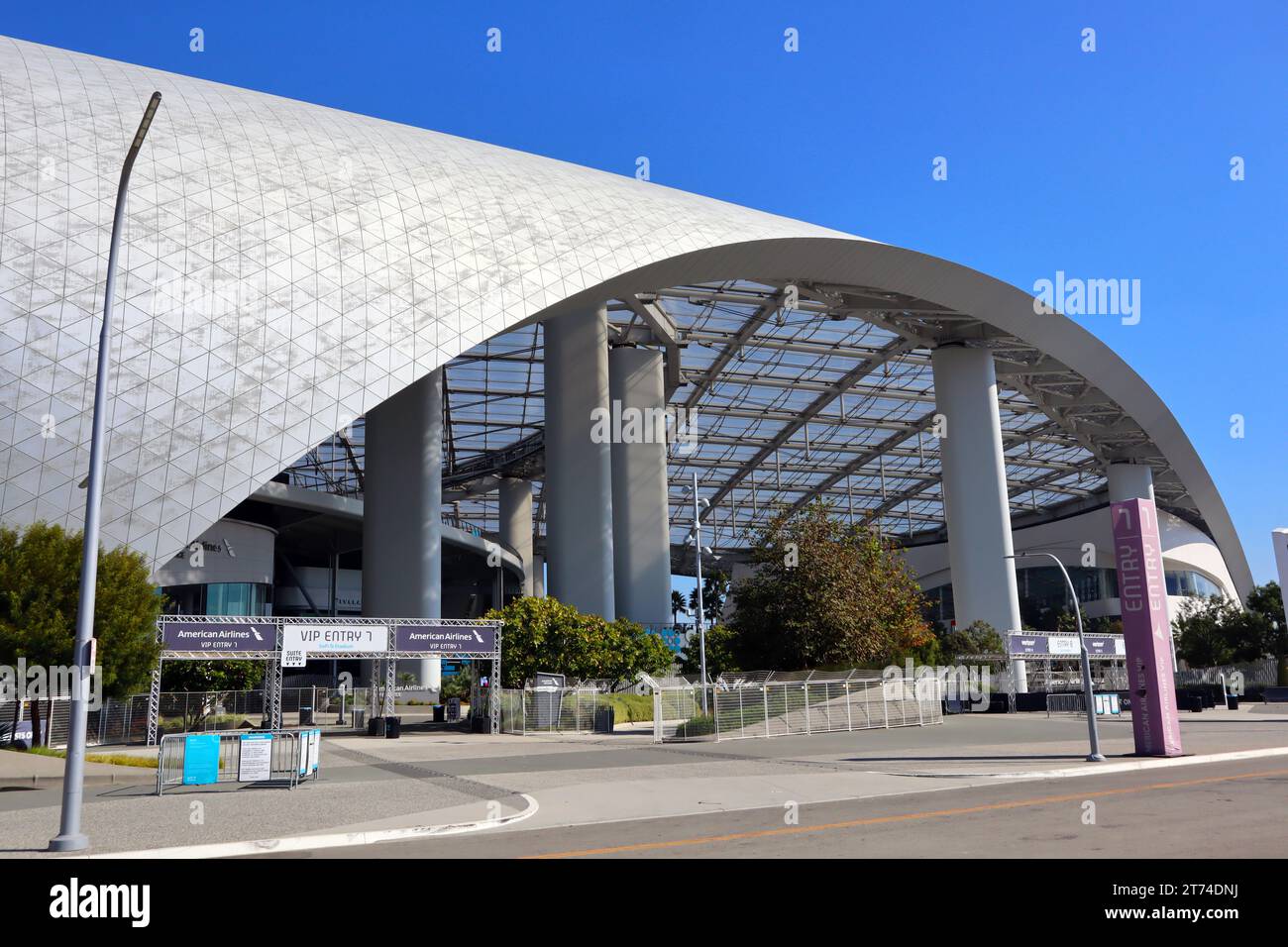 SoFi Stadium, Sports and Entertainment indoor stadium located at 1001 ...