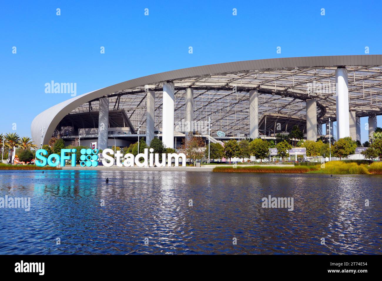 SoFi Stadium, Sports and Entertainment indoor stadium located at 1001 ...