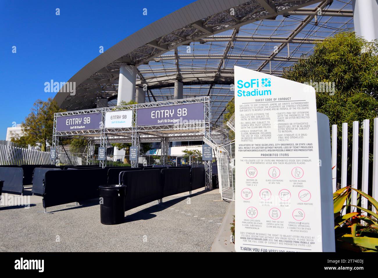 SoFi Stadium, Sports and Entertainment indoor stadium located at 1001 ...