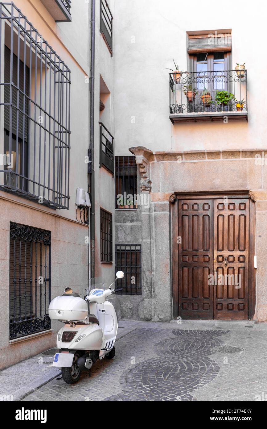 House facade courtyard balconies hi-res stock photography and images ...