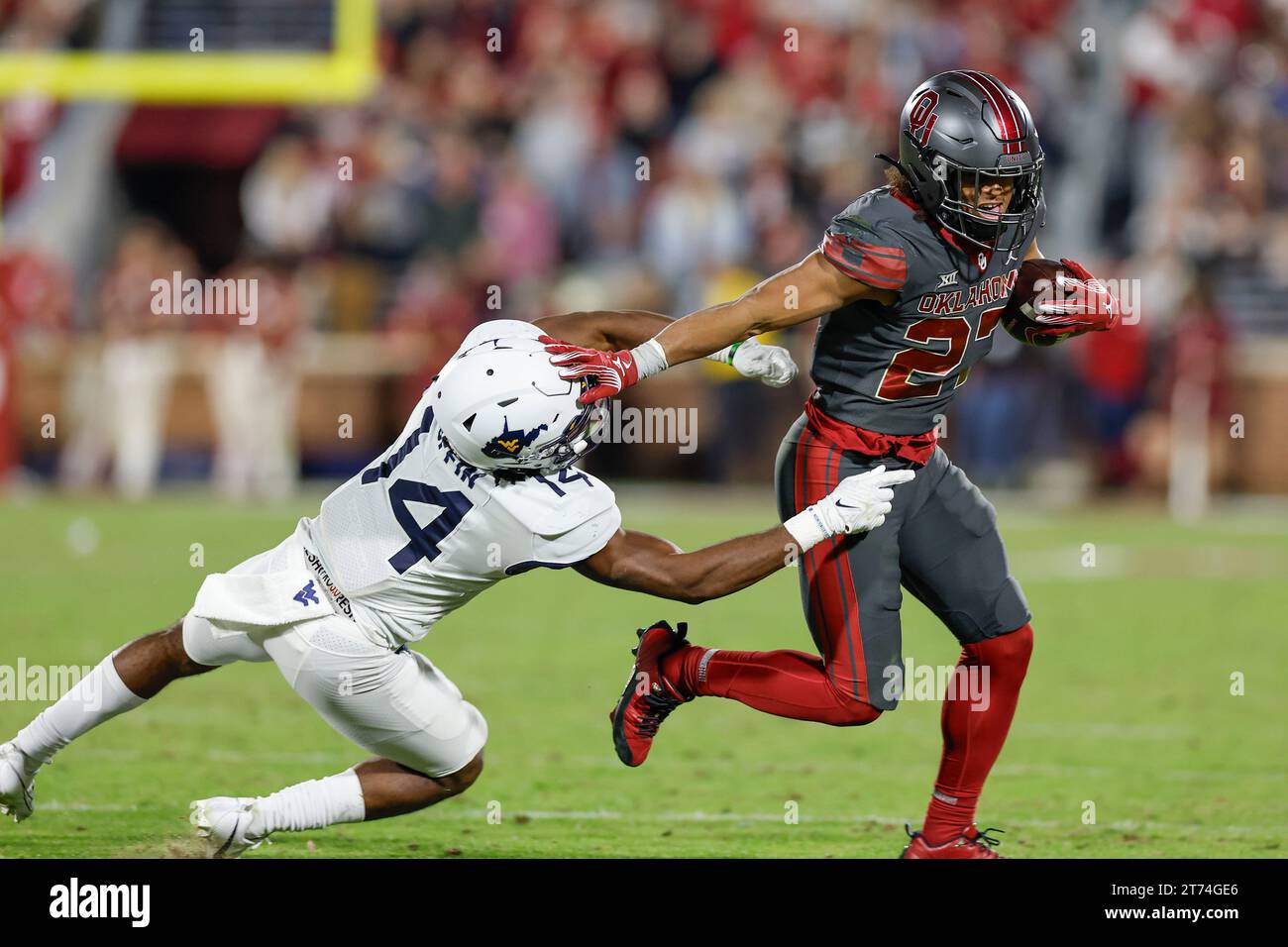 Oklahoma running back Gavin Sawchuk (27) runs past West Virginia ...