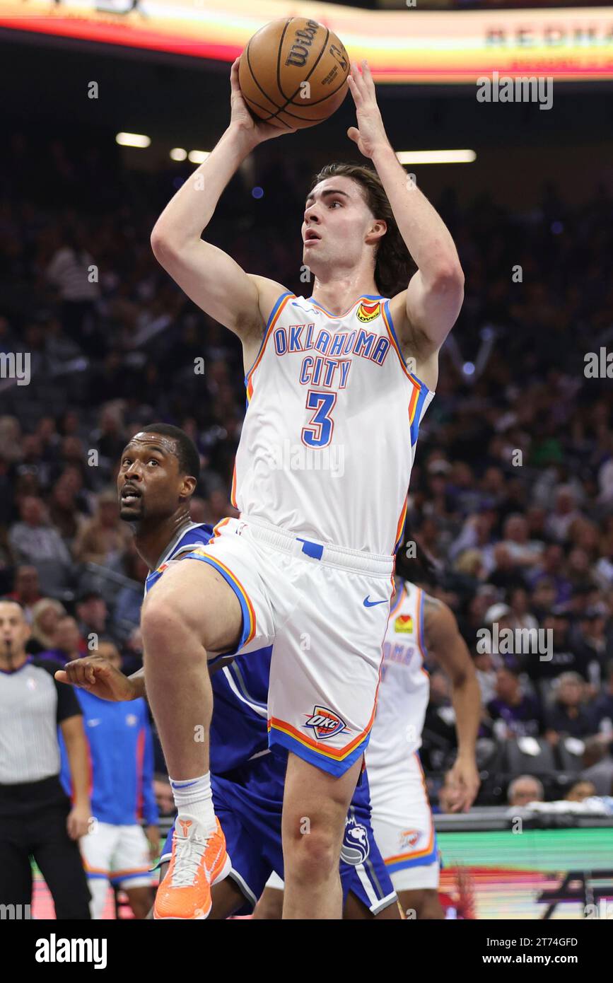 Oklahoma City Thunder guard Josh Giddey (3) shoots against the ...