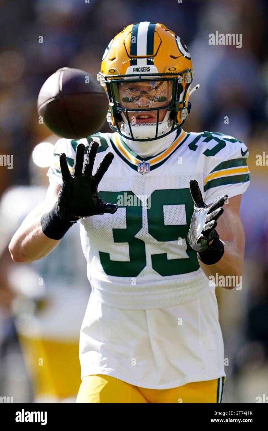 Green Bay Packers safety Zayne Anderson warms up before an NFL football ...
