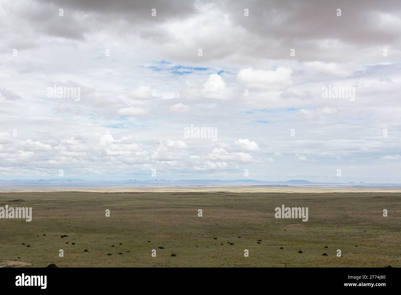 The Arizona high desert stretching away to mountains in the far ...