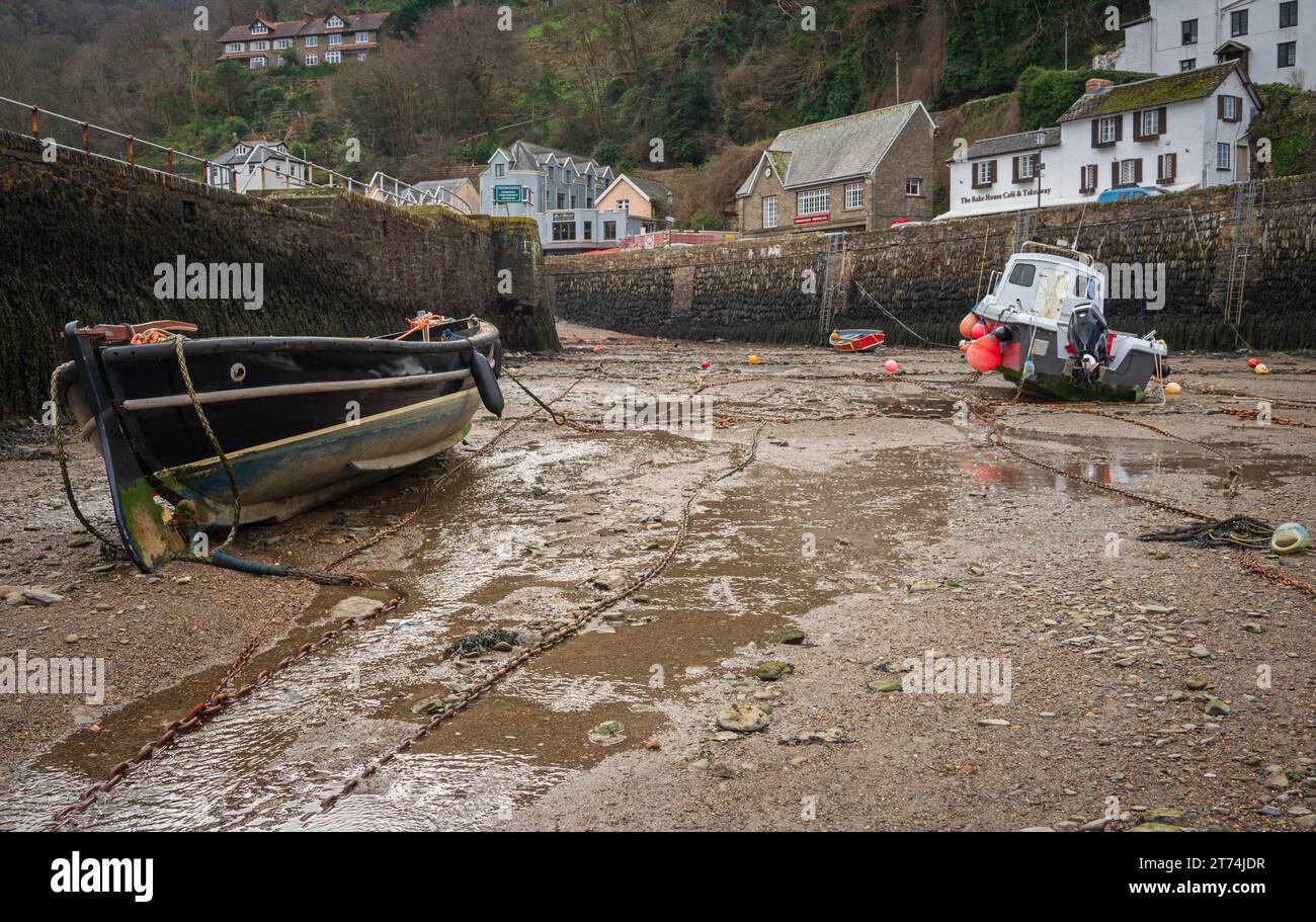 Fishing boats left high and dry at low tide in the harbour at Lynmouth ...