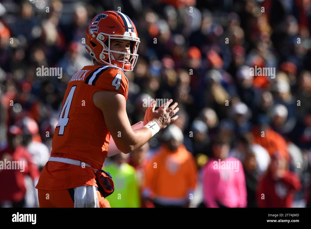 CHAMPAIGN, IL - NOVEMBER 11: Illinois Fighting Illini Quarterback John ...