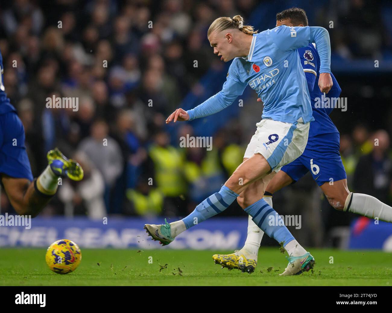 Erling haaland shoots hi-res stock photography and images - Alamy