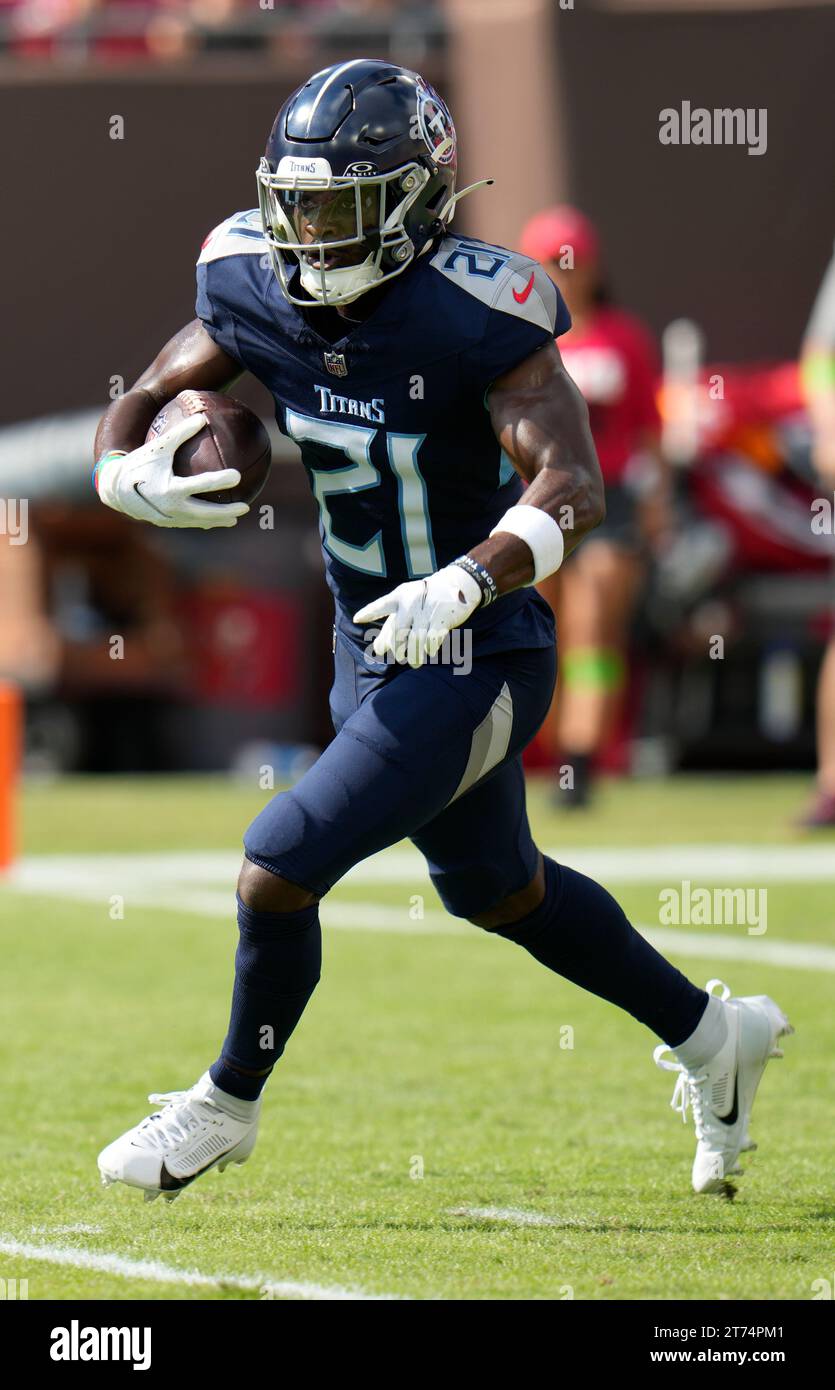 Tennessee Titans cornerback Roger McCreary (21) intercepts a pass from ...