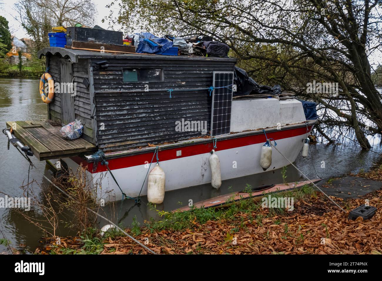 'A riverside stroll' -Live-aboard house boats along the river side ...
