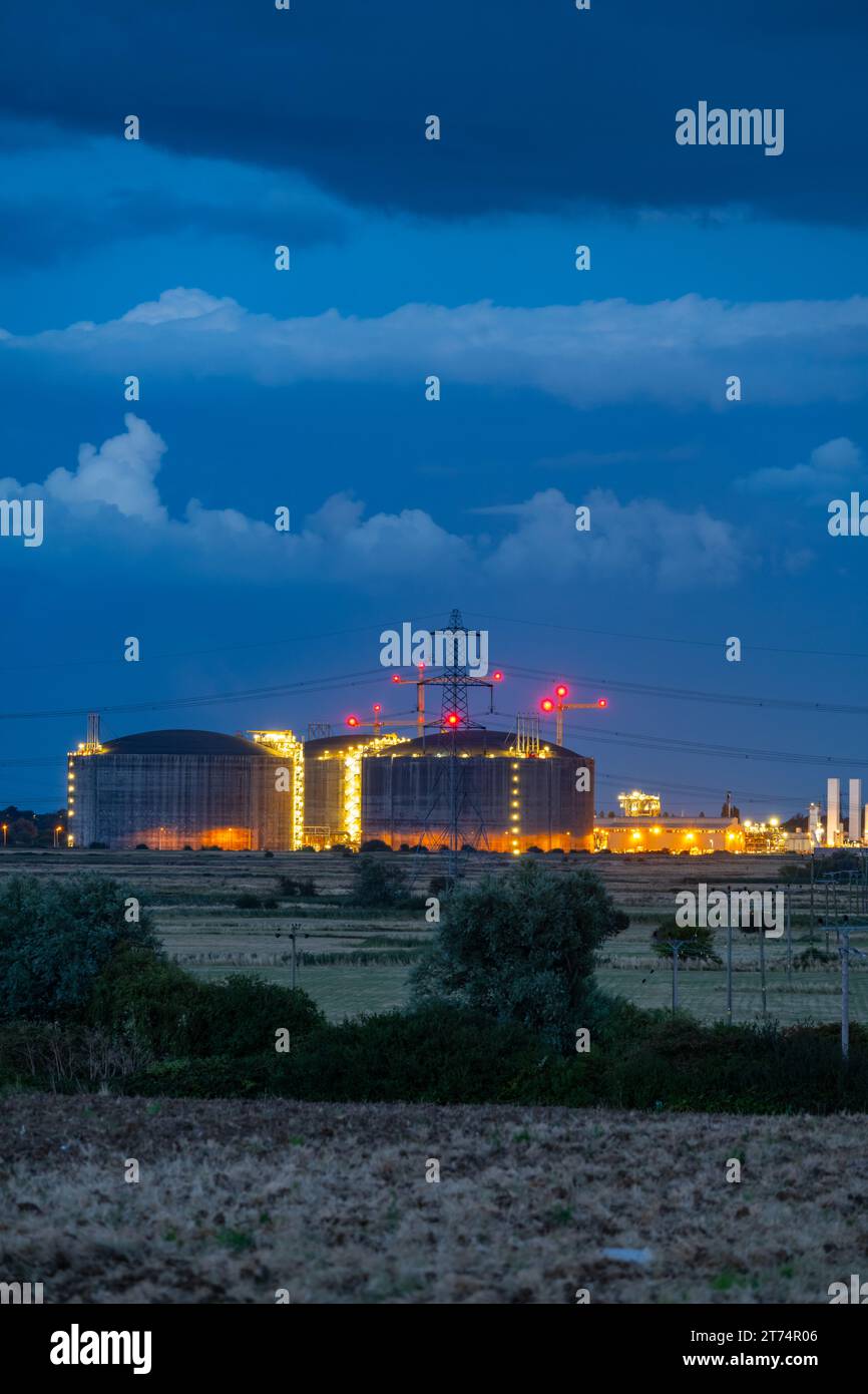 Grain storage tanks hi-res stock photography and images - Alamy