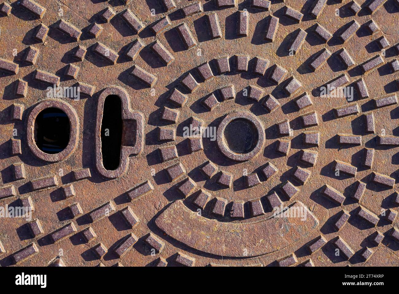 Bright manhole cover hi-res stock photography and images - Alamy