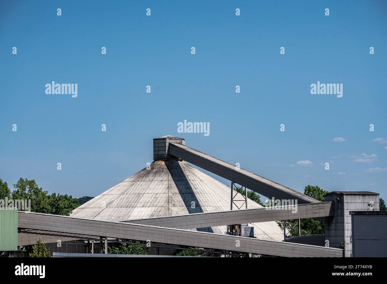 Cement Plant With Silos And Process Towers Stock Photo - Alamy