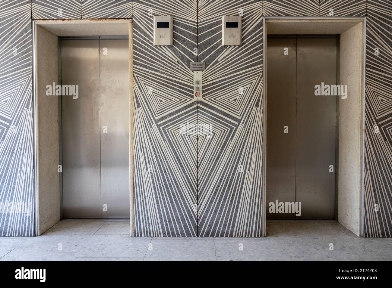 Elevators In A Vacant Administration Building Stock Photo - Alamy