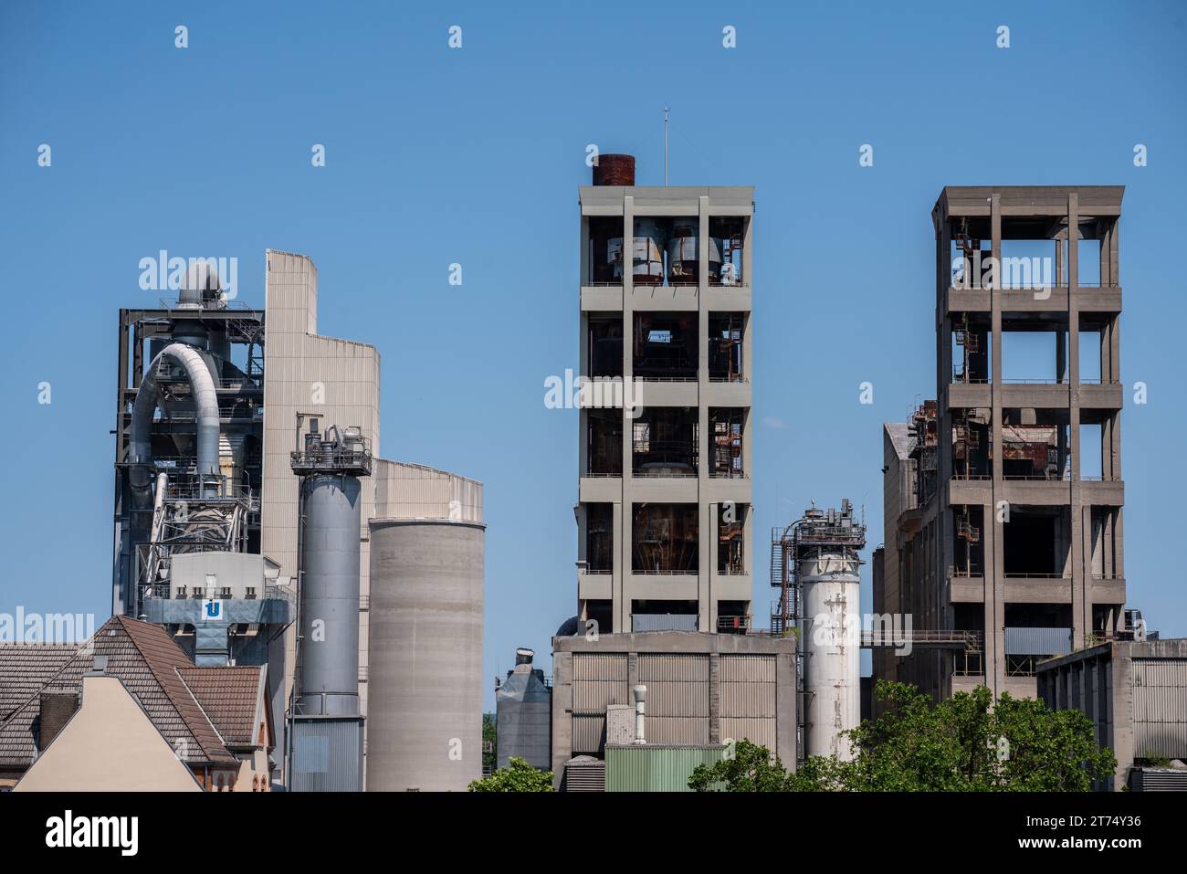 Cement Plant With Silos And Process Towers Stock Photo - Alamy