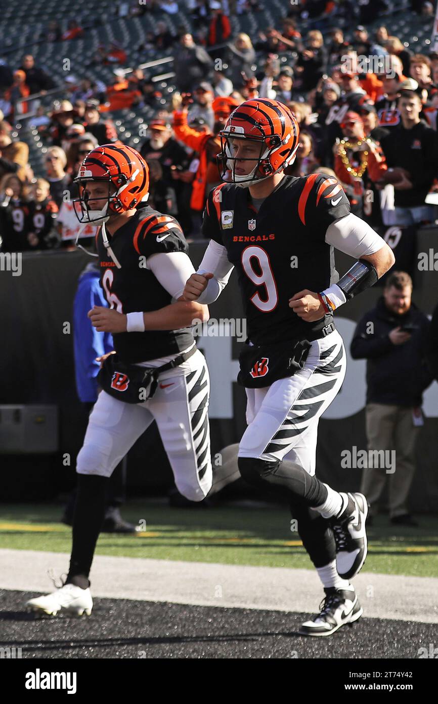 Cincinnati Bengals quarterback Joe Burrow (9) and Cincinnati Bengals ...