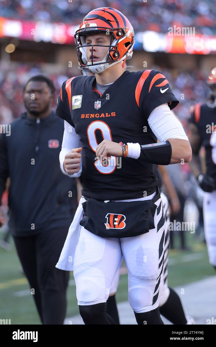 Cincinnati Bengals quarterback Joe Burrow (9) walks back to the locker ...