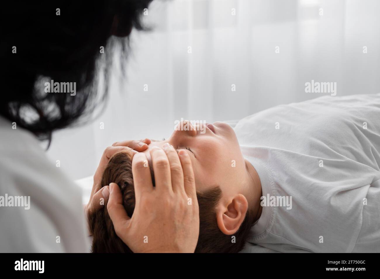 Osteopathist treating child hospital Stock Photo - Alamy