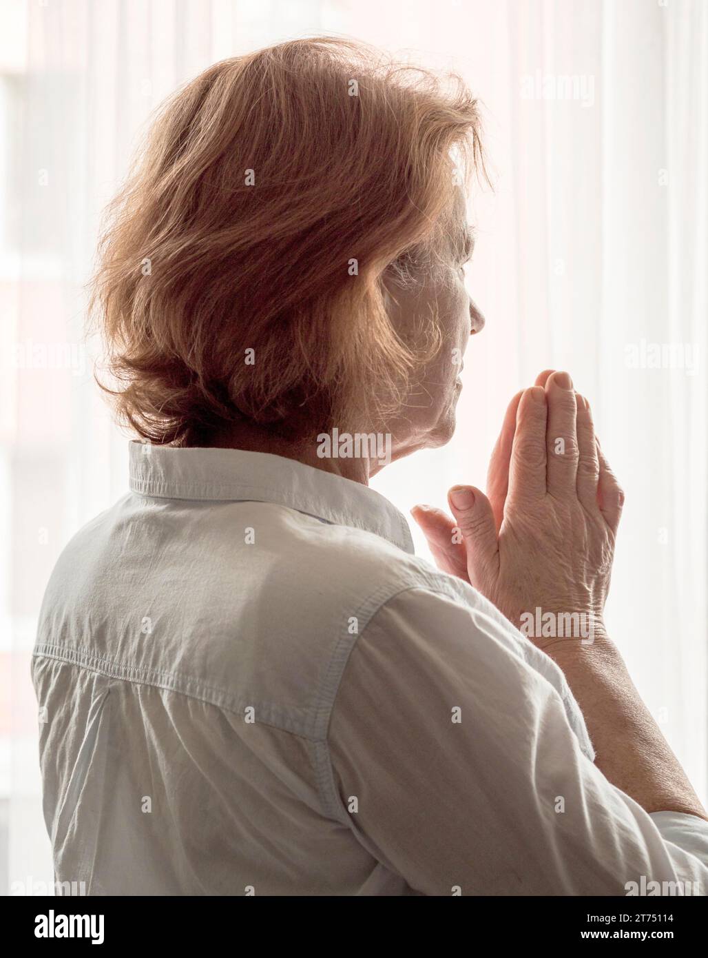 Back view woman praying Stock Photo - Alamy