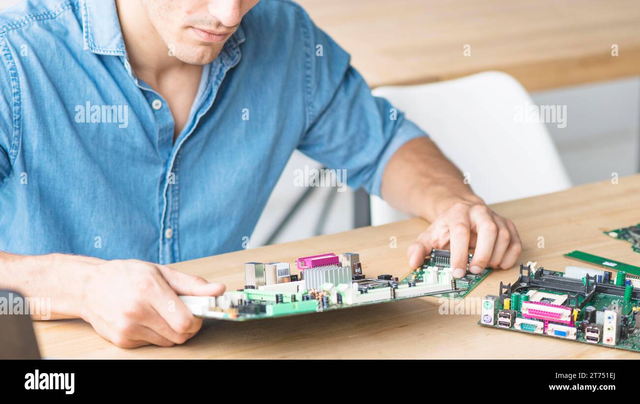 Semiconductor assembly hi-res stock photography and images - Alamy