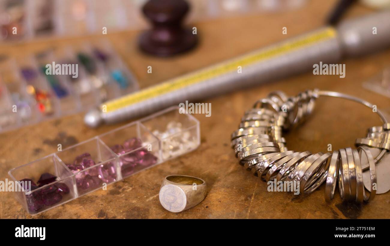 Close up workplace jeweler hi-res stock photography and images - Alamy