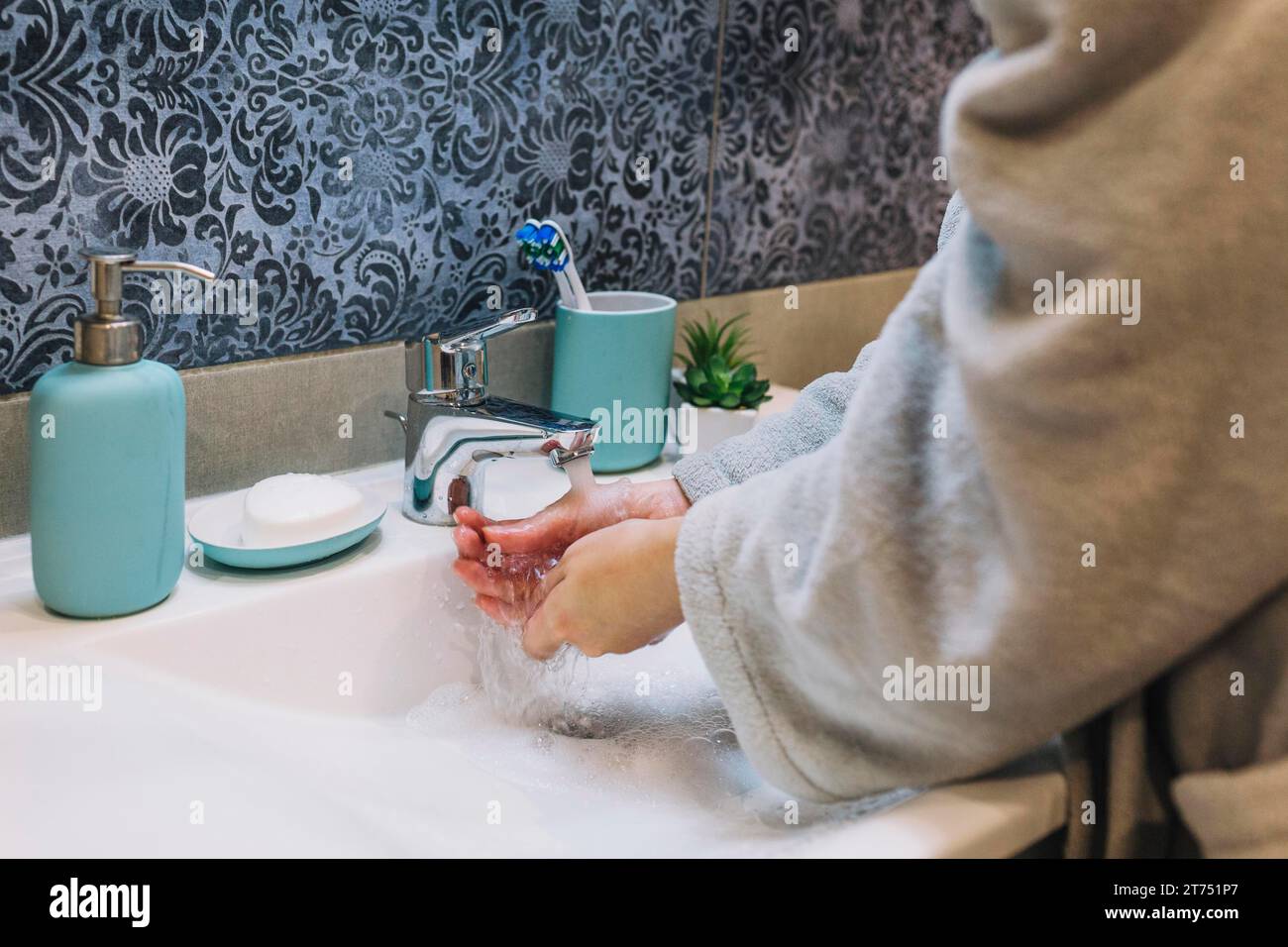 Crop african american woman hi-res stock photography and images - Alamy