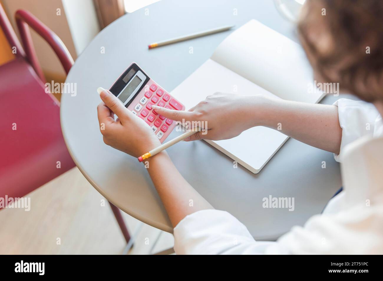 Teen using hi-res stock photography and images - Alamy