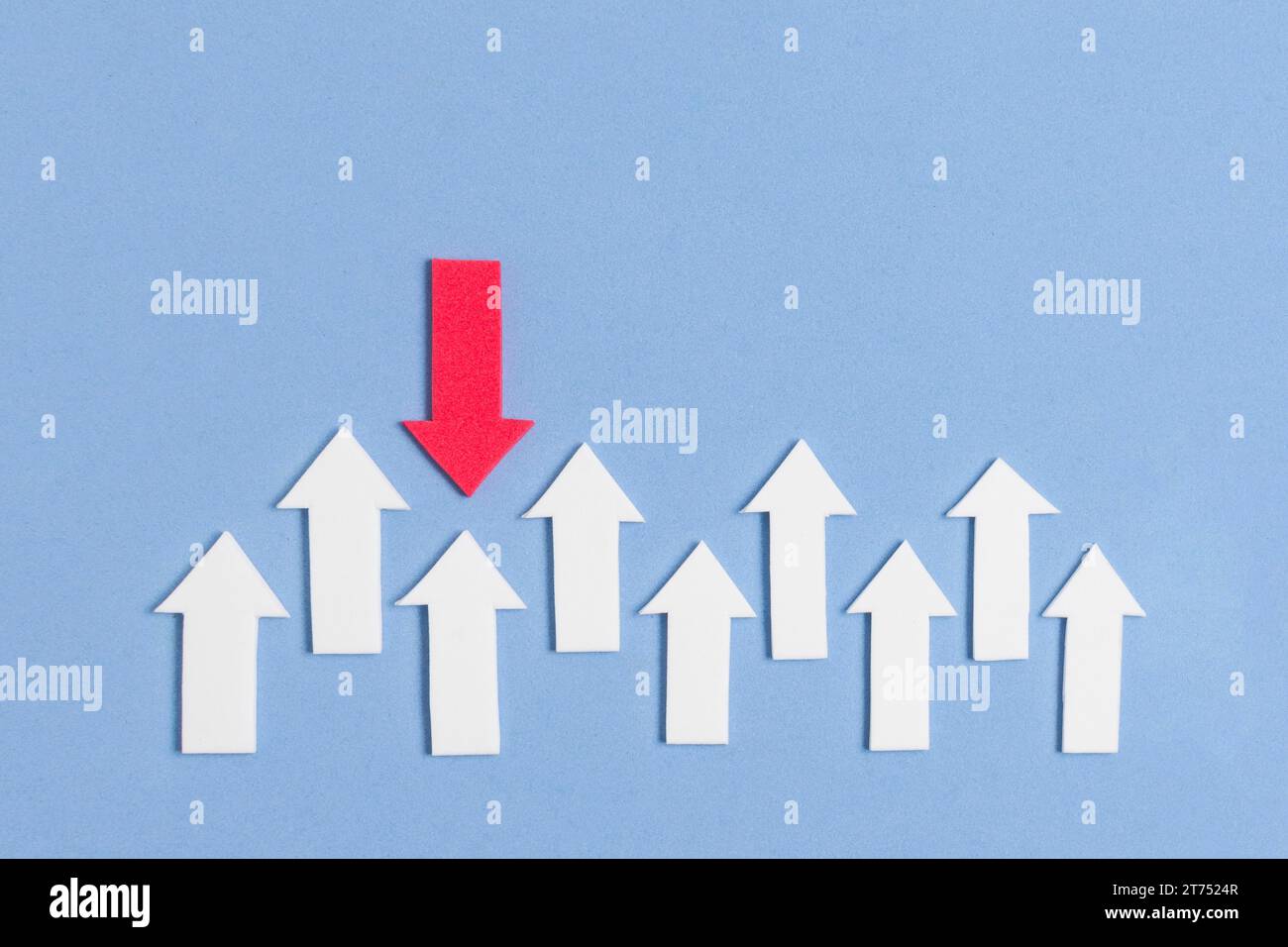 Red arrow pointing hi-res stock photography and images - Alamy