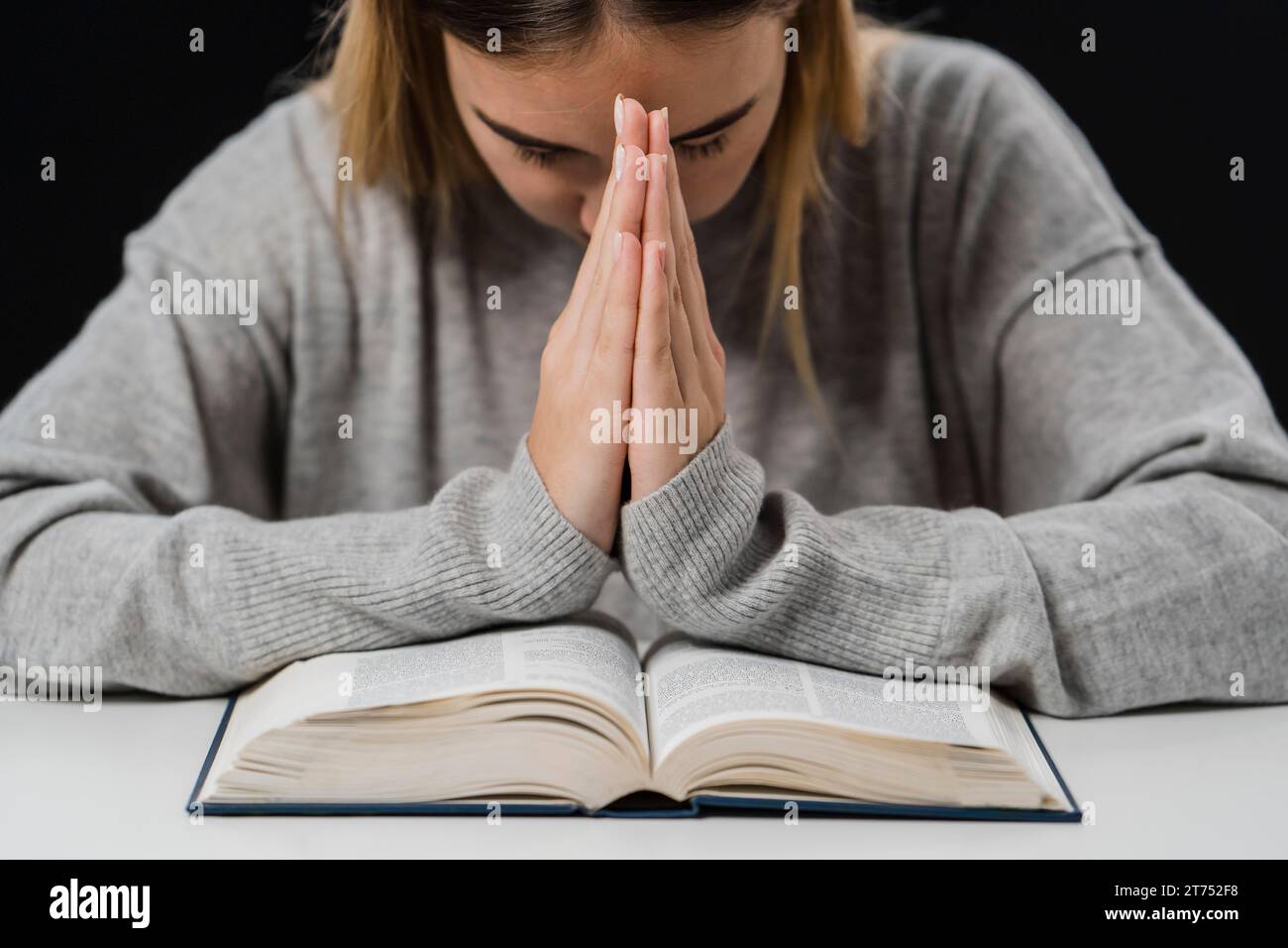 Front view woman with bible praying Stock Photo - Alamy