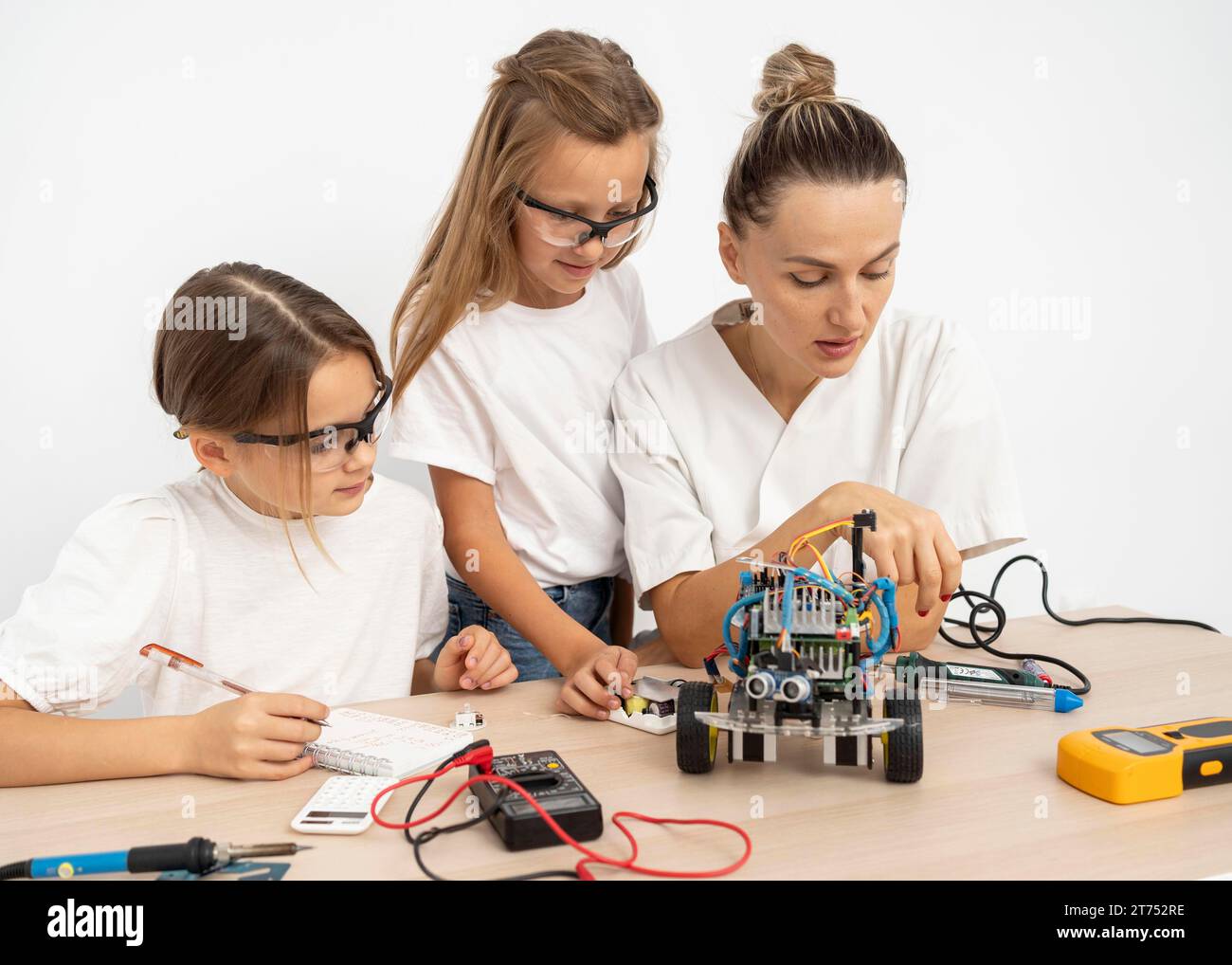 Three girls doing different hi-res stock photography and images - Alamy