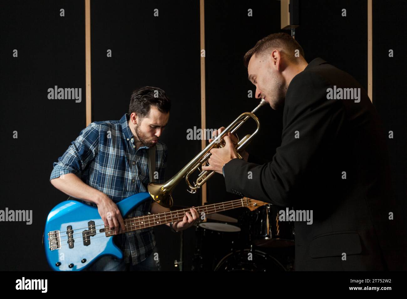 Classic guitarist hi-res stock photography and images - Alamy
