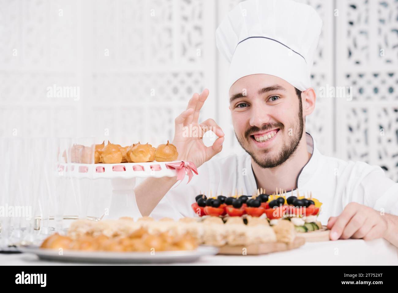 Happy chef hi-res stock photography and images - Alamy