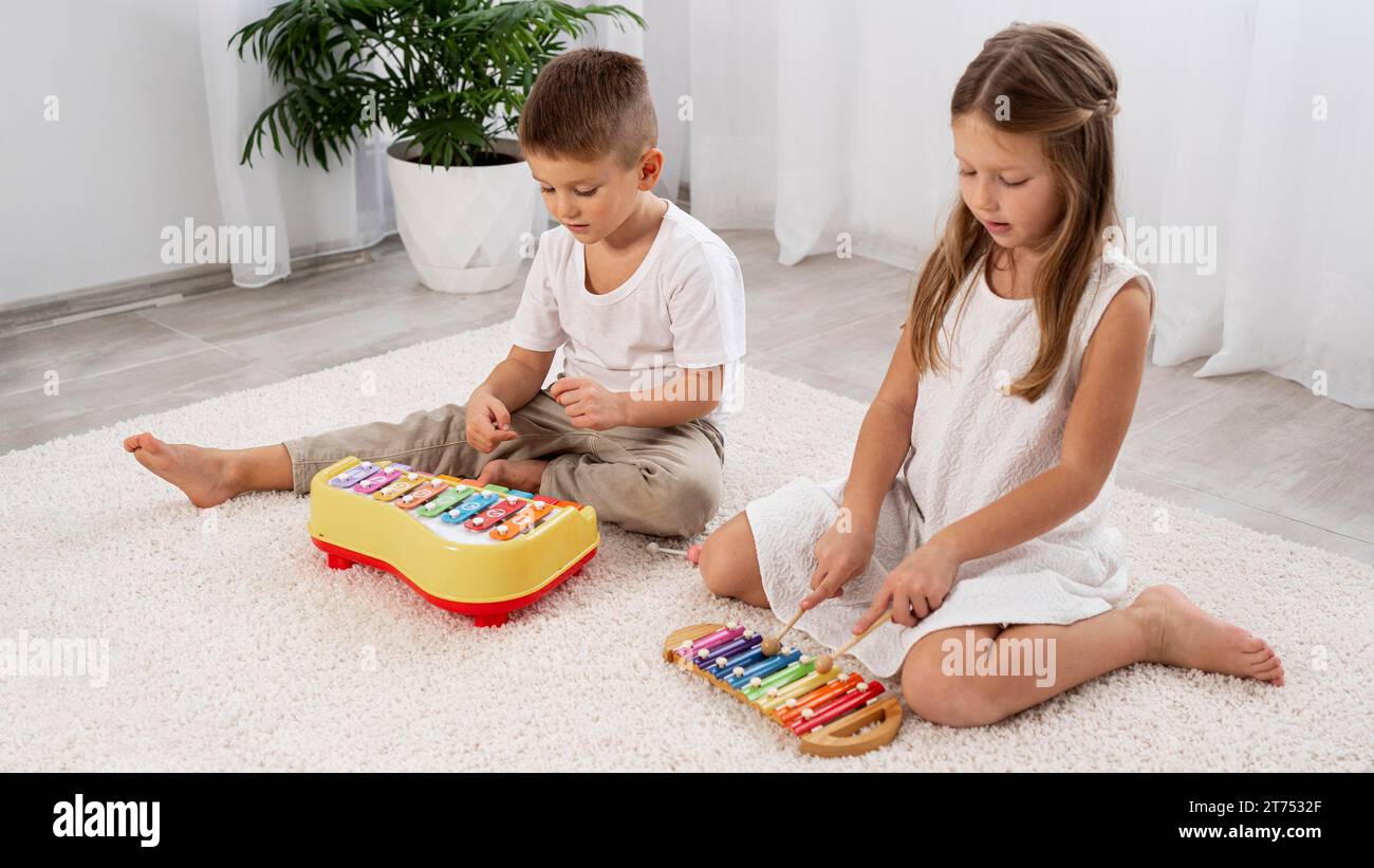 Kids playing musical game home Stock Photo - Alamy