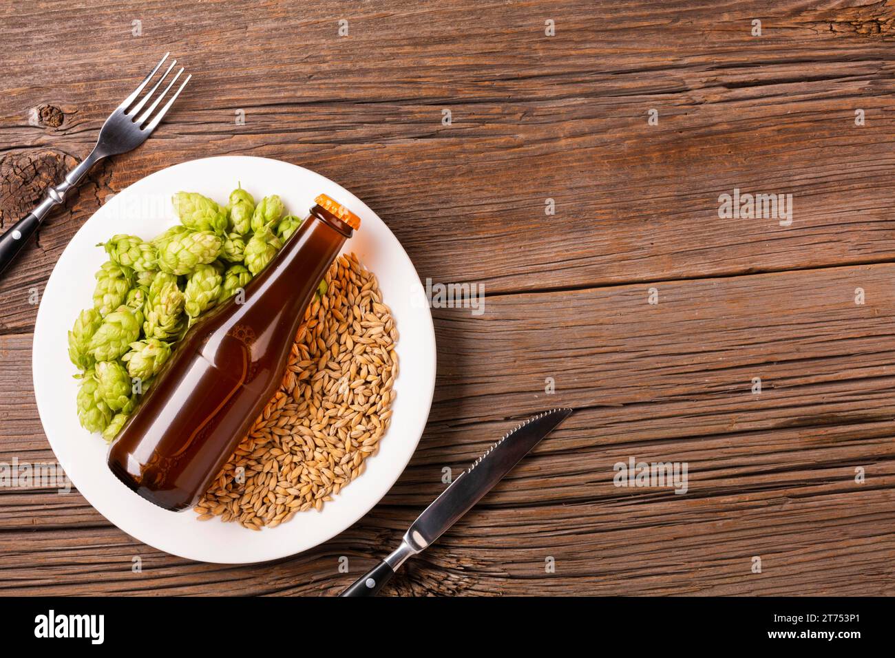 Plate with beer ingredients wooden background Stock Photo - Alamy